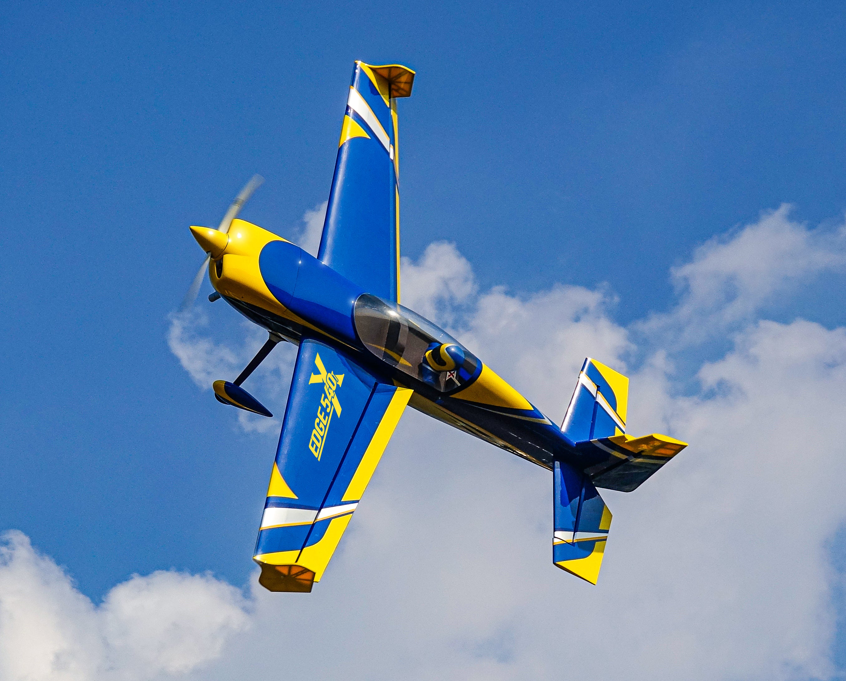 EF - 85" Edge 540T - Blue/Yellow – Extreme Flight