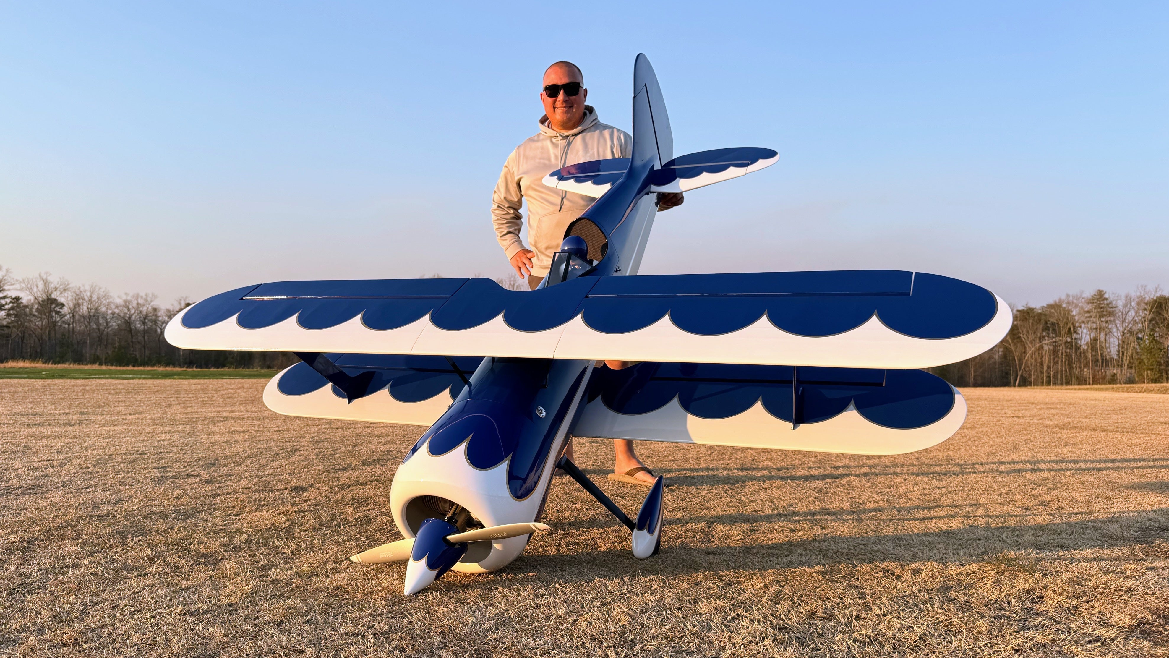 Legacy - 85" Muscle Bipe - Blue/White - 2 CYLINDER – Extreme Flight