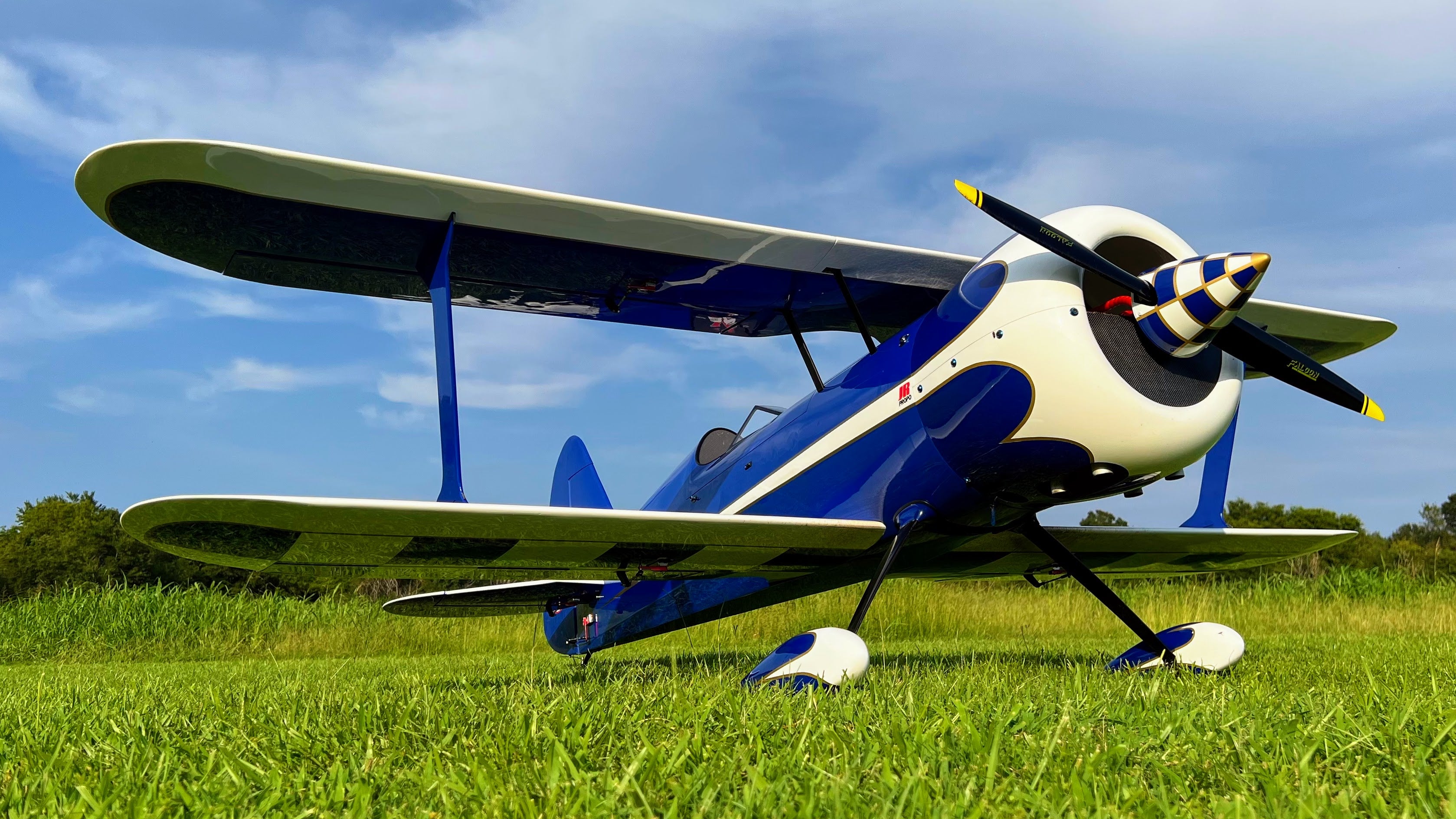 Legacy - 85" Muscle Bipe - Blue/White - RADIAL – Extreme Flight